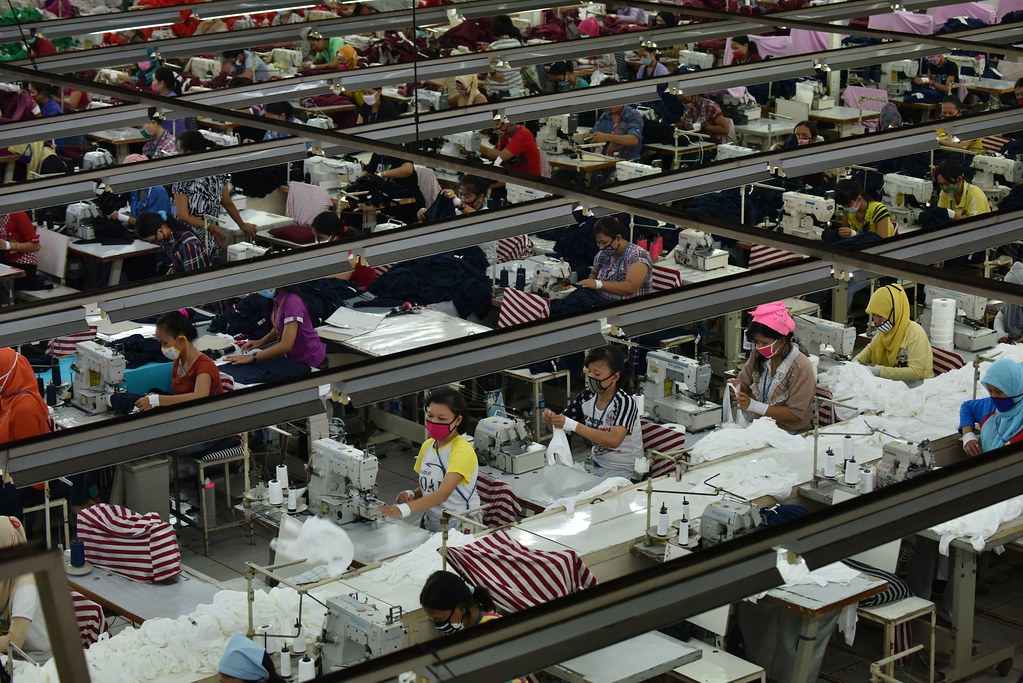 Kaos Polo Merah Berkualitas dari Produksi Garment Surabaya - Easy ...